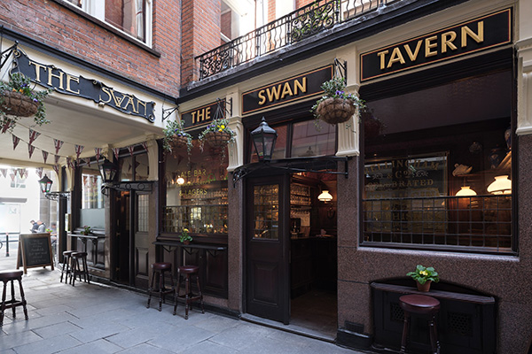 The Swan Tavern, EC3 Fuller's Pub and Restaurant in London